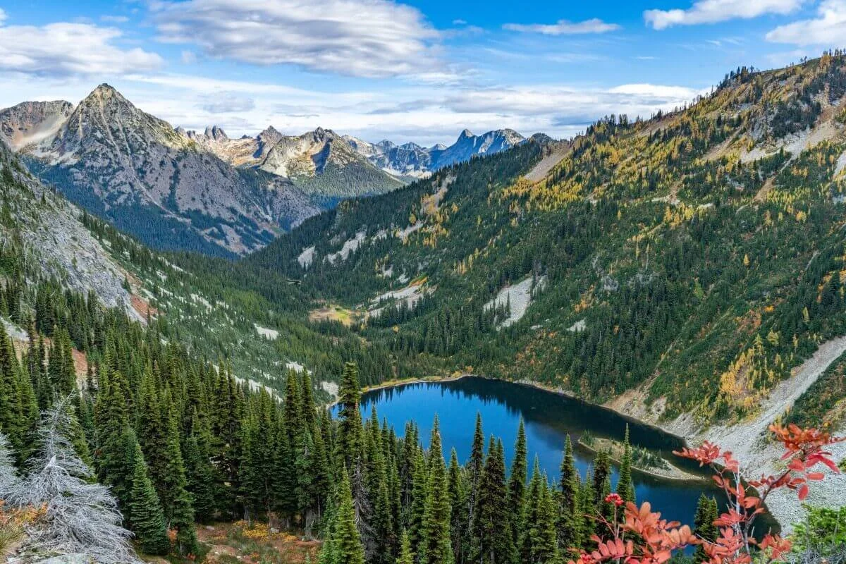 OUR EIGHT FAVORITE FALL HIKES IN WASHINGTON — Peace Vans