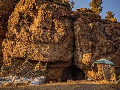 Fort Rock & Connley Caves - Wanderlust Tours