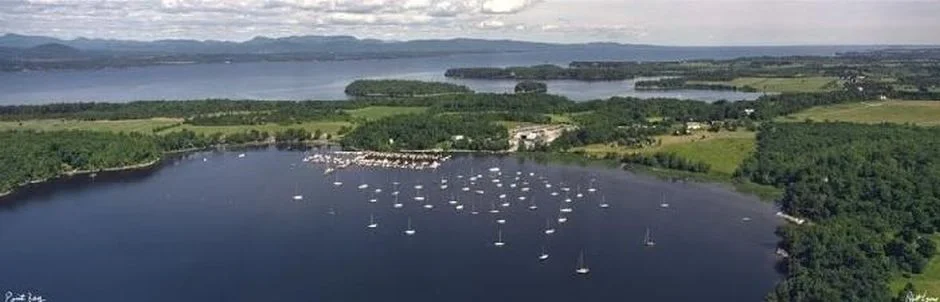 Hotel near lake beaches — Mt. Philo Inn