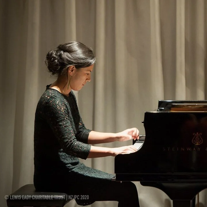 钢琴 — Lewis Eady