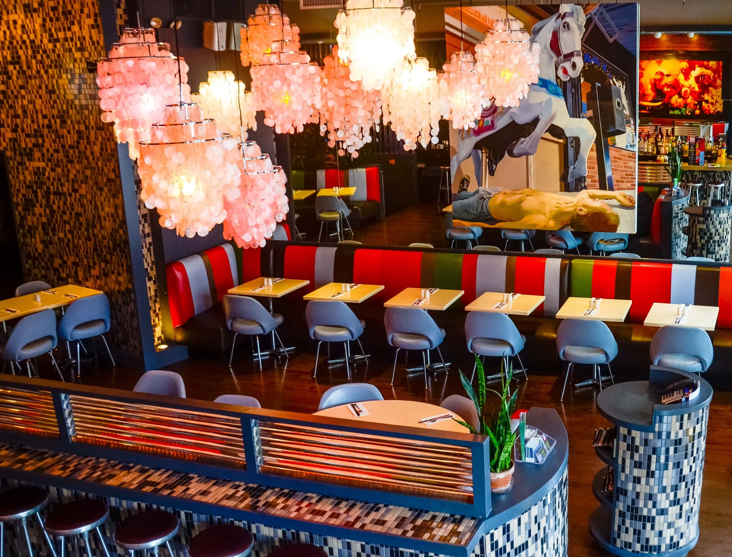 elmo restaurant & lounge