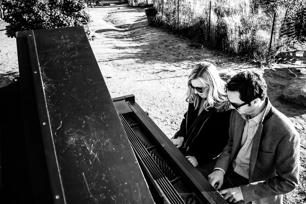 40 Engagement Photo Ideas to Steal From Couples Who Totally Nailed It ...