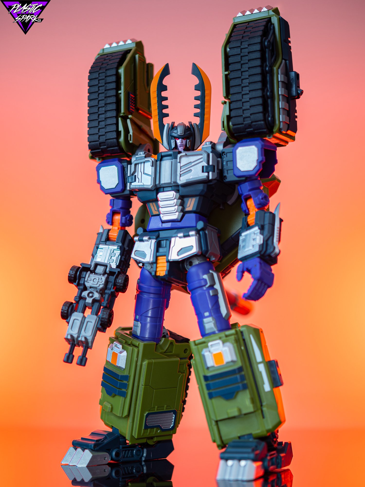 Review - Fans Hobby MB-17 Meg-Tyranno — Plastic Spark Photography