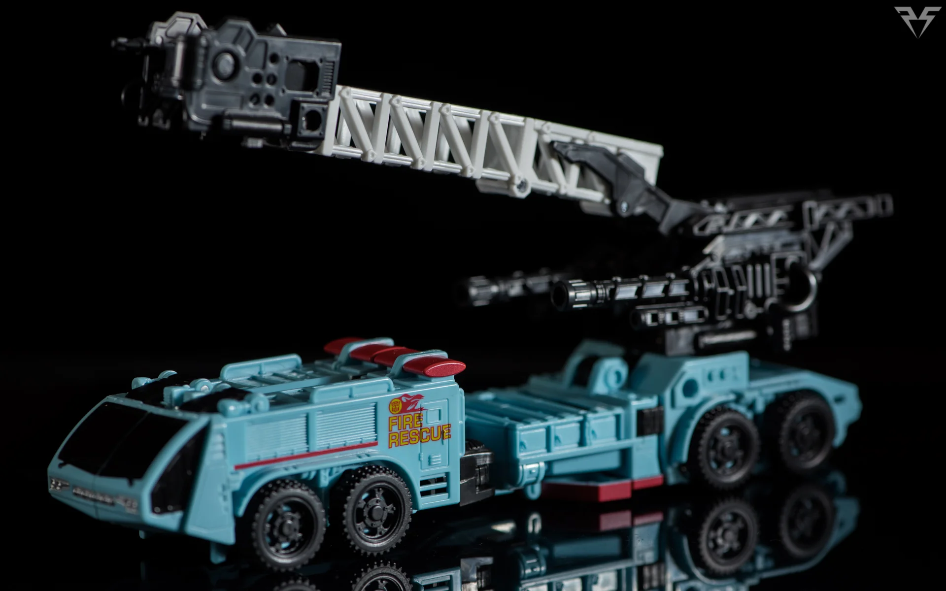 Review - Combiner Wars Hotspot — Plastic Spark Photography