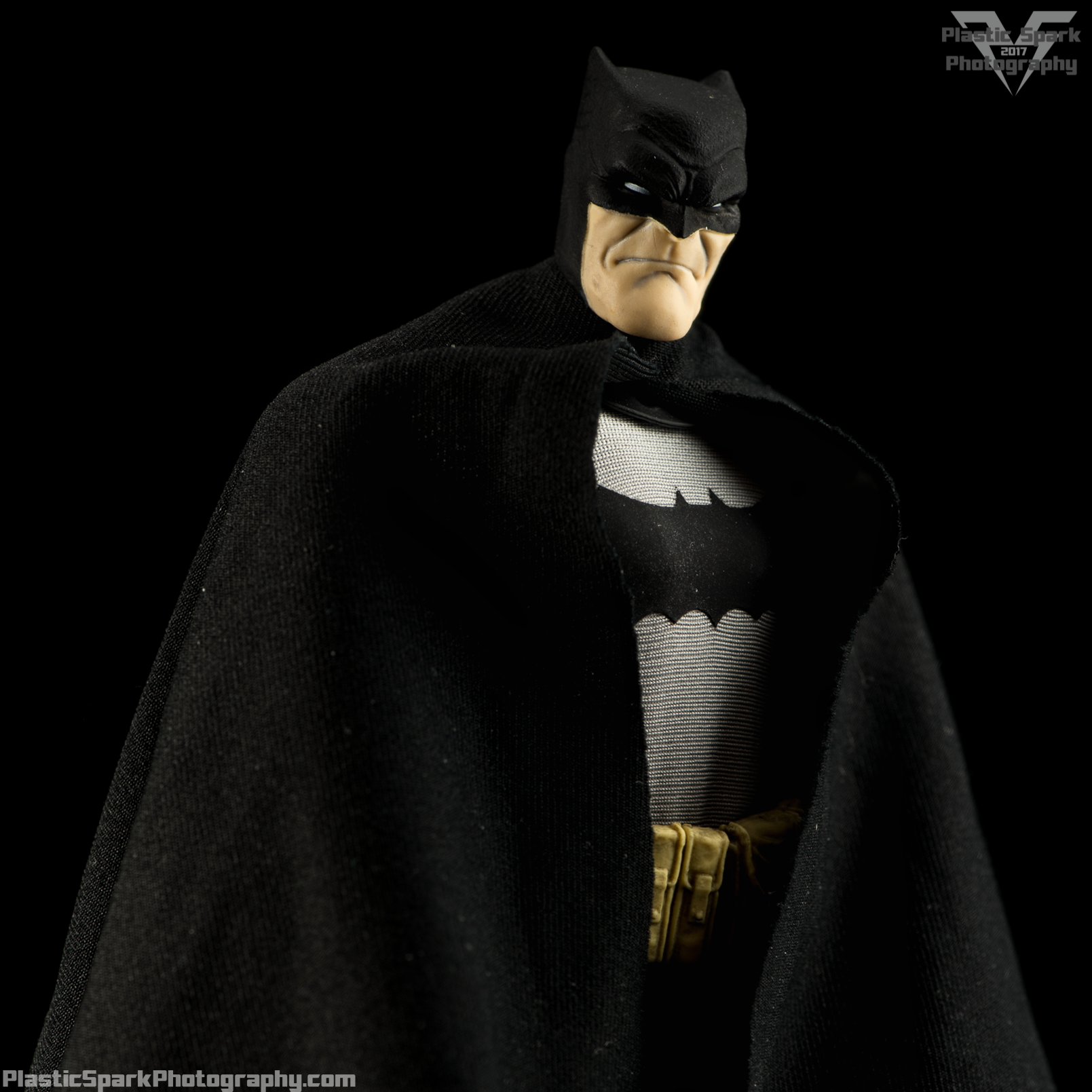 Review - Mezco Toyz One:12 Collective - Batman (The Dark Knight Returns ...
