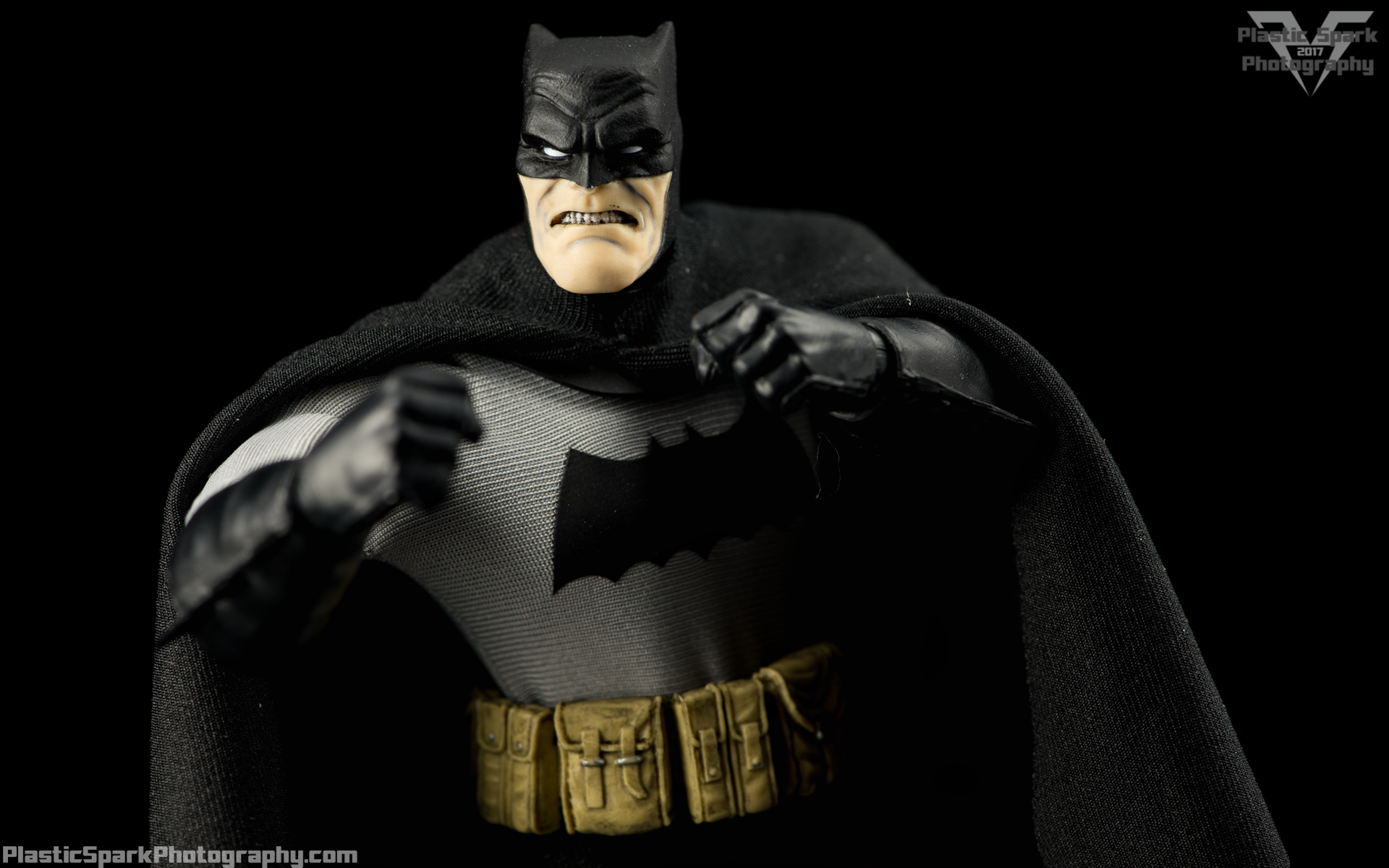Review - Mezco Toyz One:12 Collective - Batman (The Dark Knight Returns ...