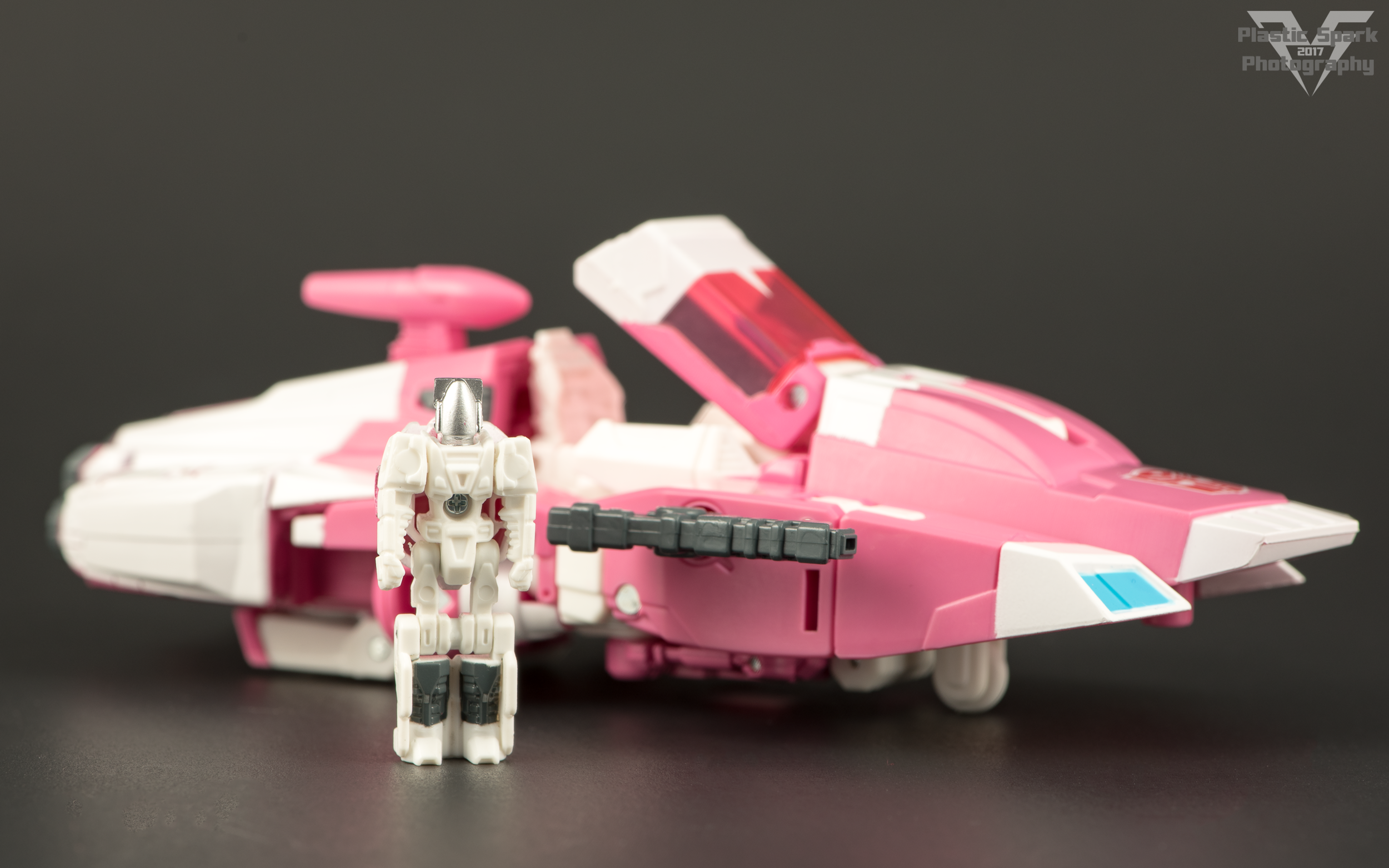 Mini Review - Titans Return Arcee (Hascon Ver.) — Plastic Spark Photography