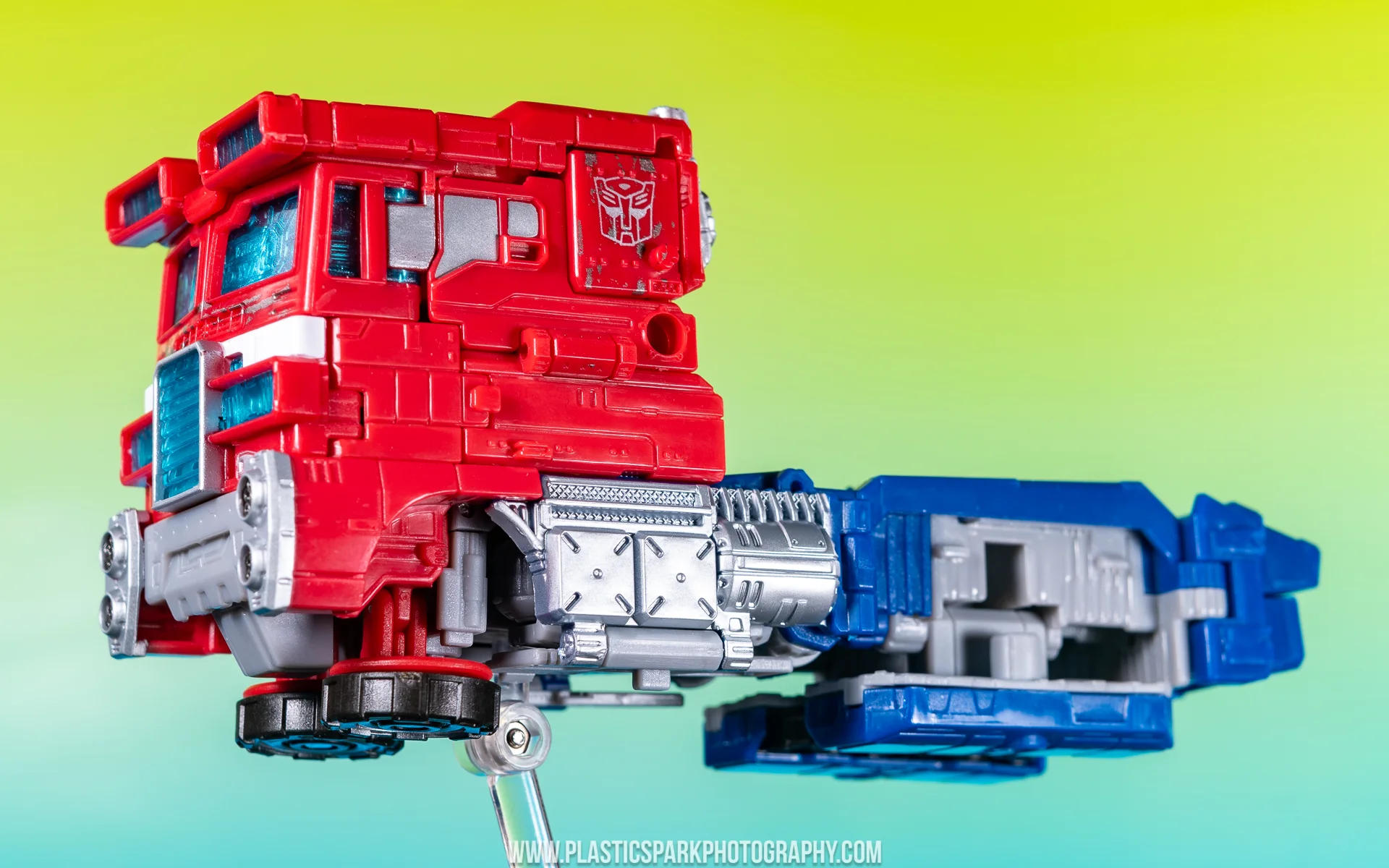 Review - Transformers WFC-S11 Optimus Prime — Plastic Spark Photography