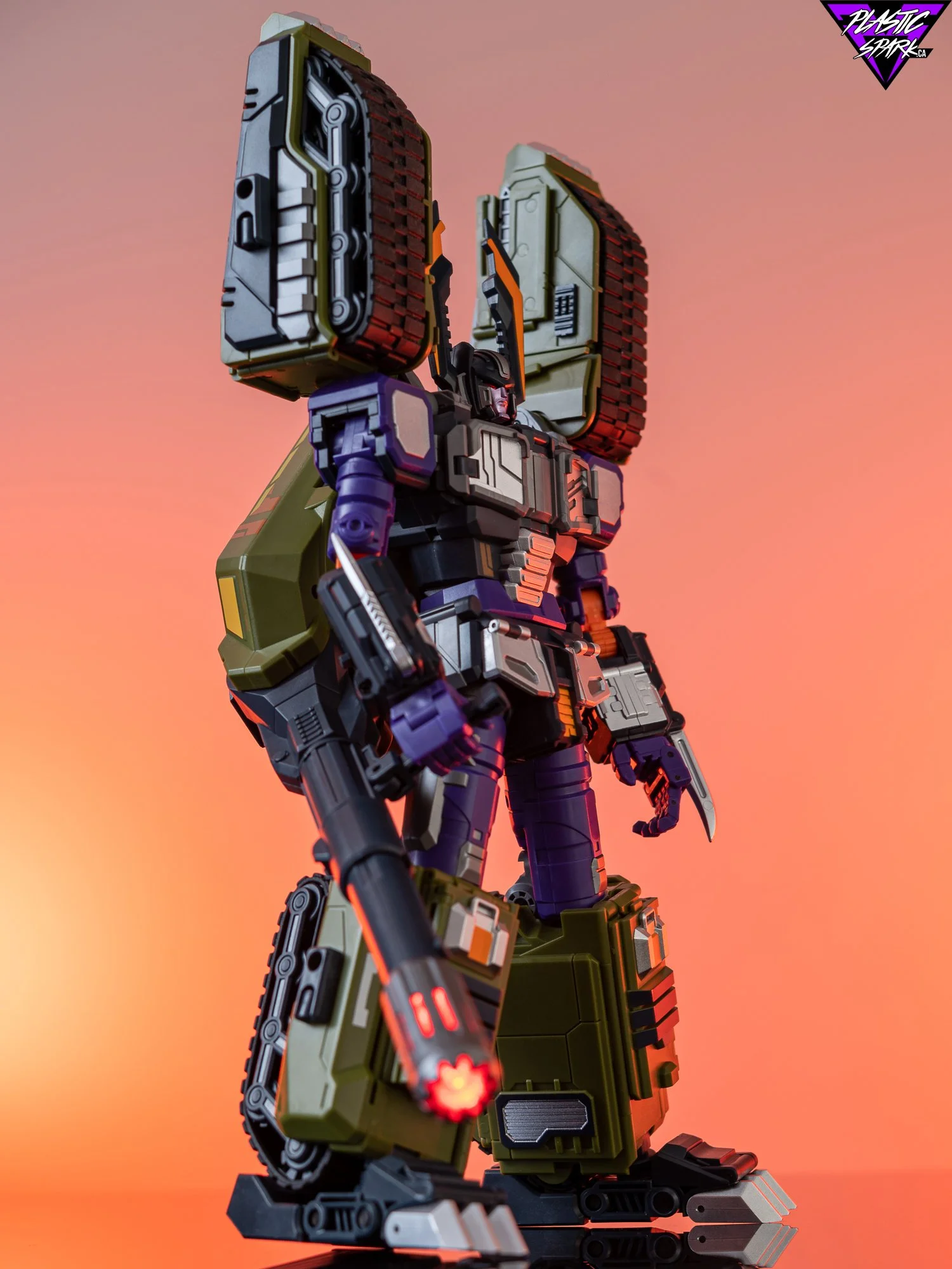 Review - Fans Hobby MB-17 Meg-Tyranno — Plastic Spark Photography