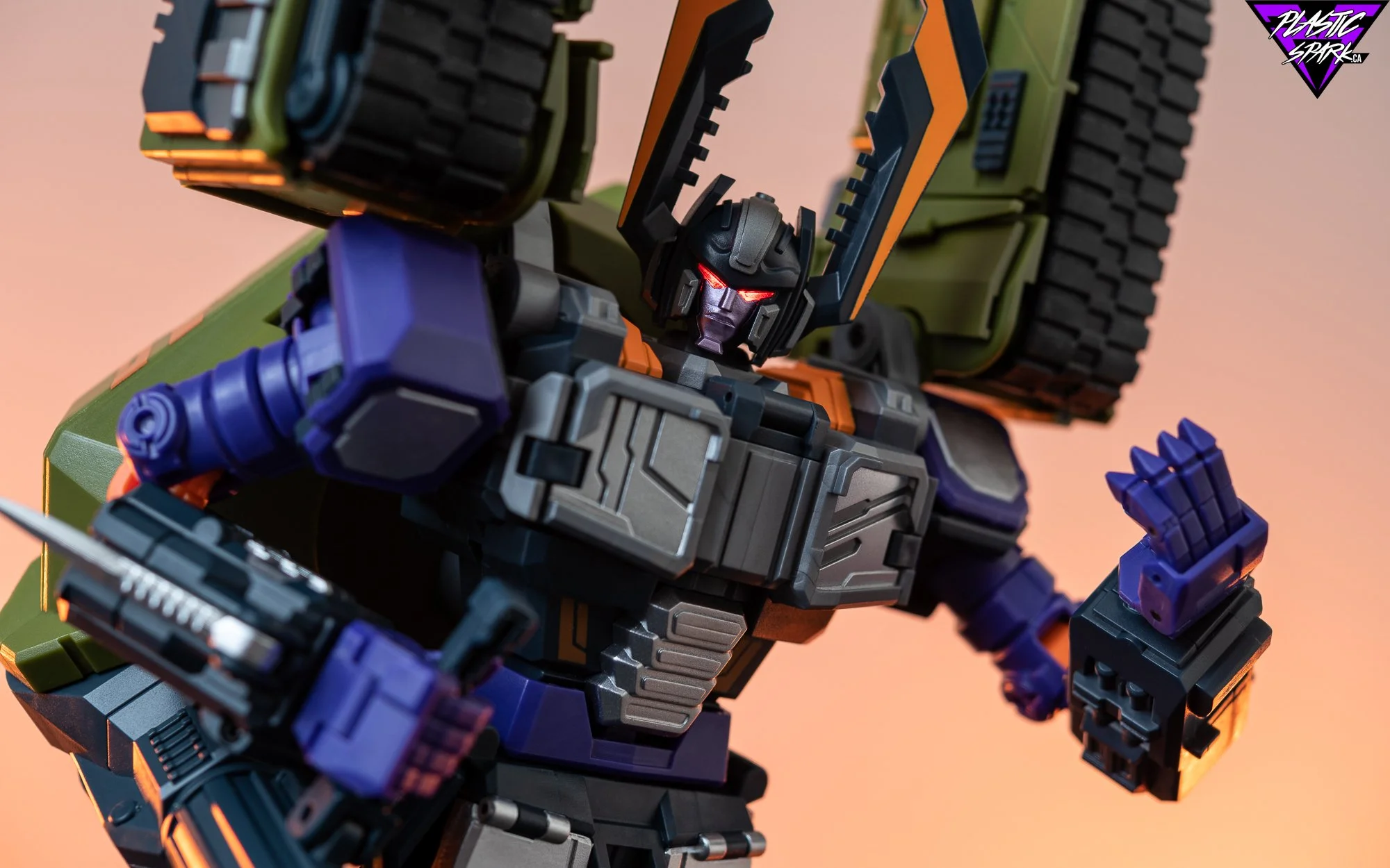 Review - Fans Hobby MB-17 Meg-Tyranno — Plastic Spark Photography