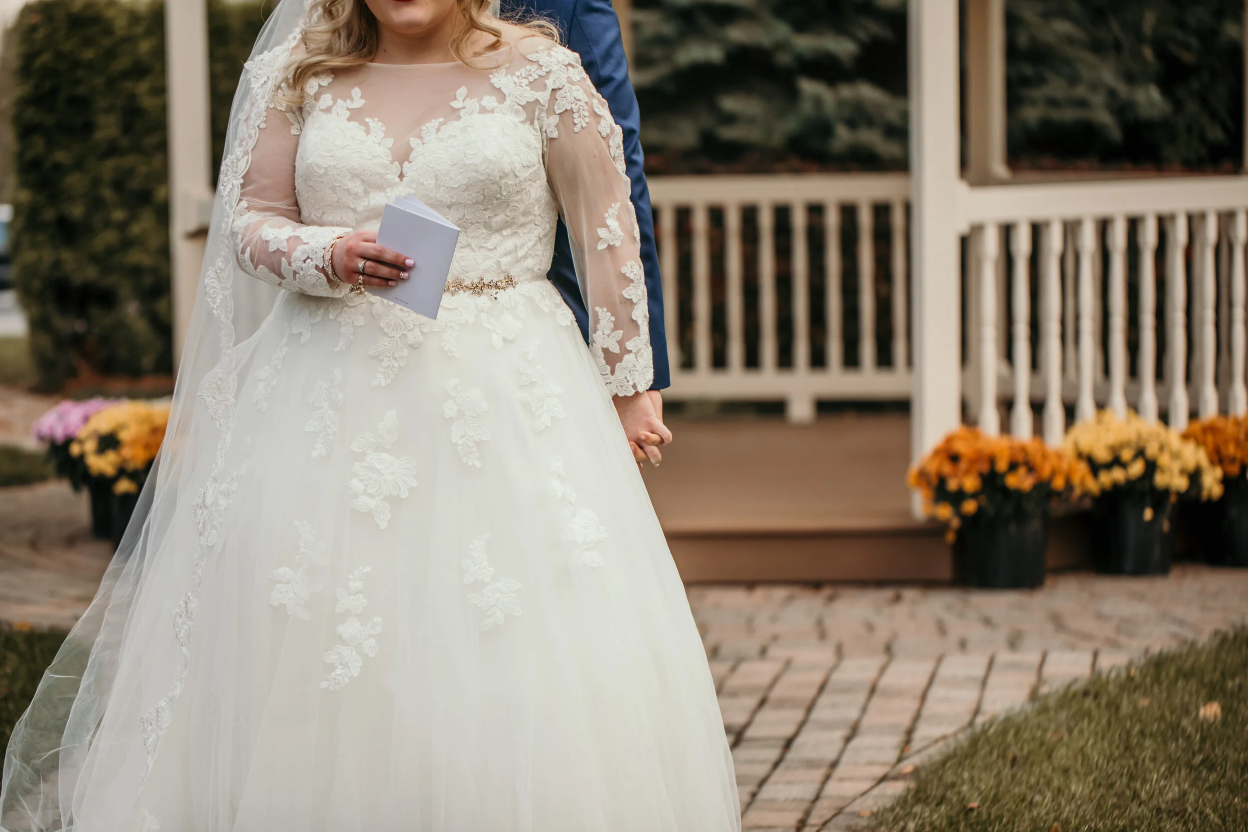 How to Take Candid Wedding Photos