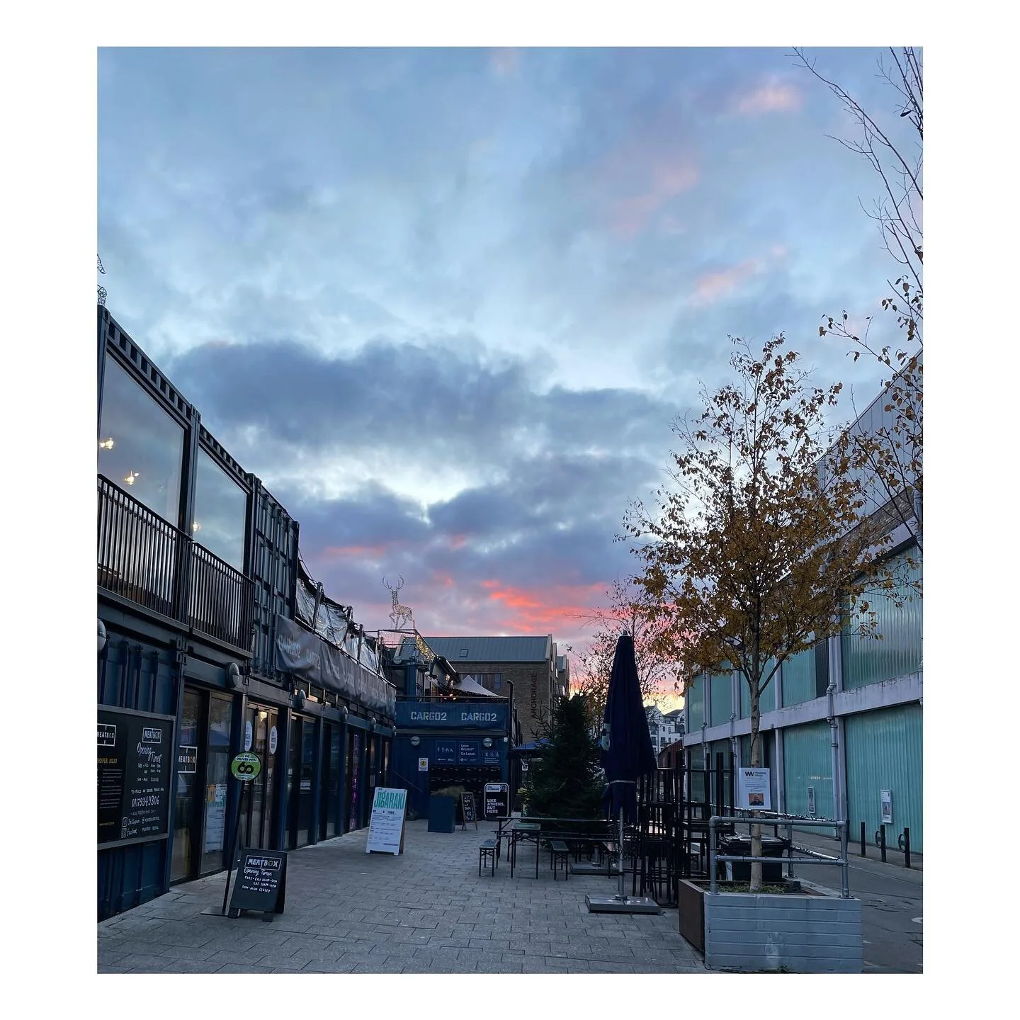 LOOP MASSAGE / WAPPING WHARF