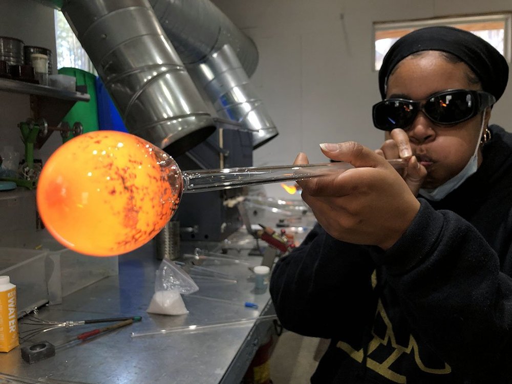 Beginner Glassblowing Class (1 DAY) - Jonathan Michael Davis Studio ...
