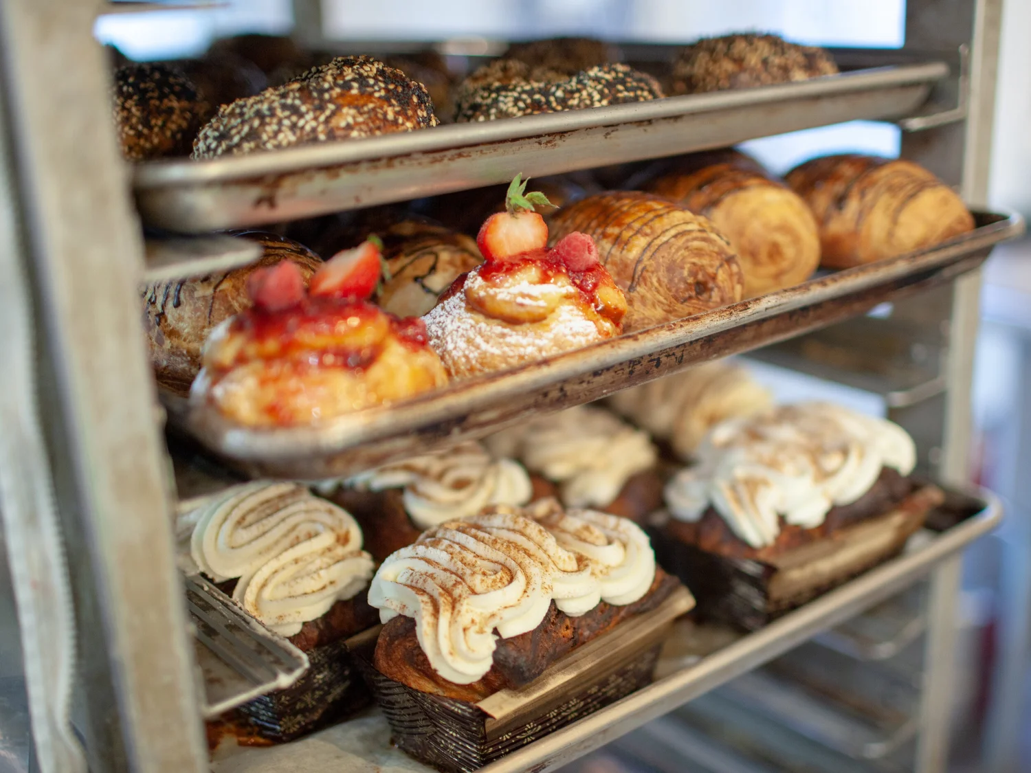 Everything that's Sweet to Eat | Deluxe Iowa — DeLuxe Cakes and Pastries