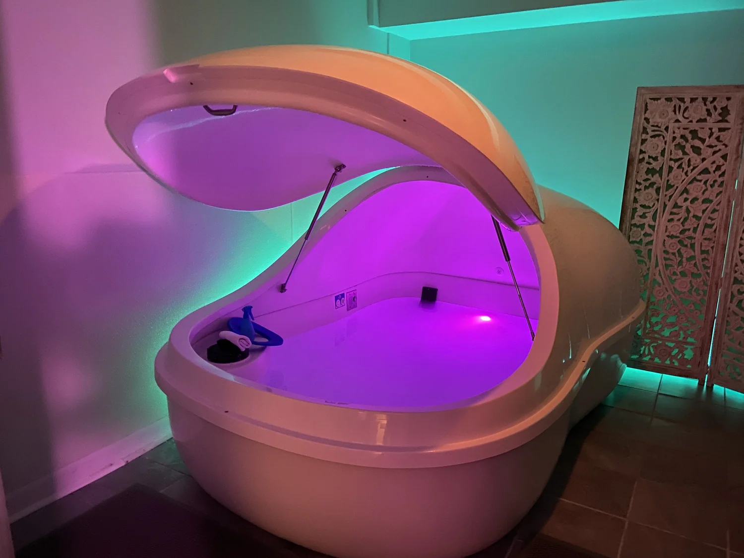 | Wellness Center Louisville, Kentucky | Weightless KY — Our Tanks