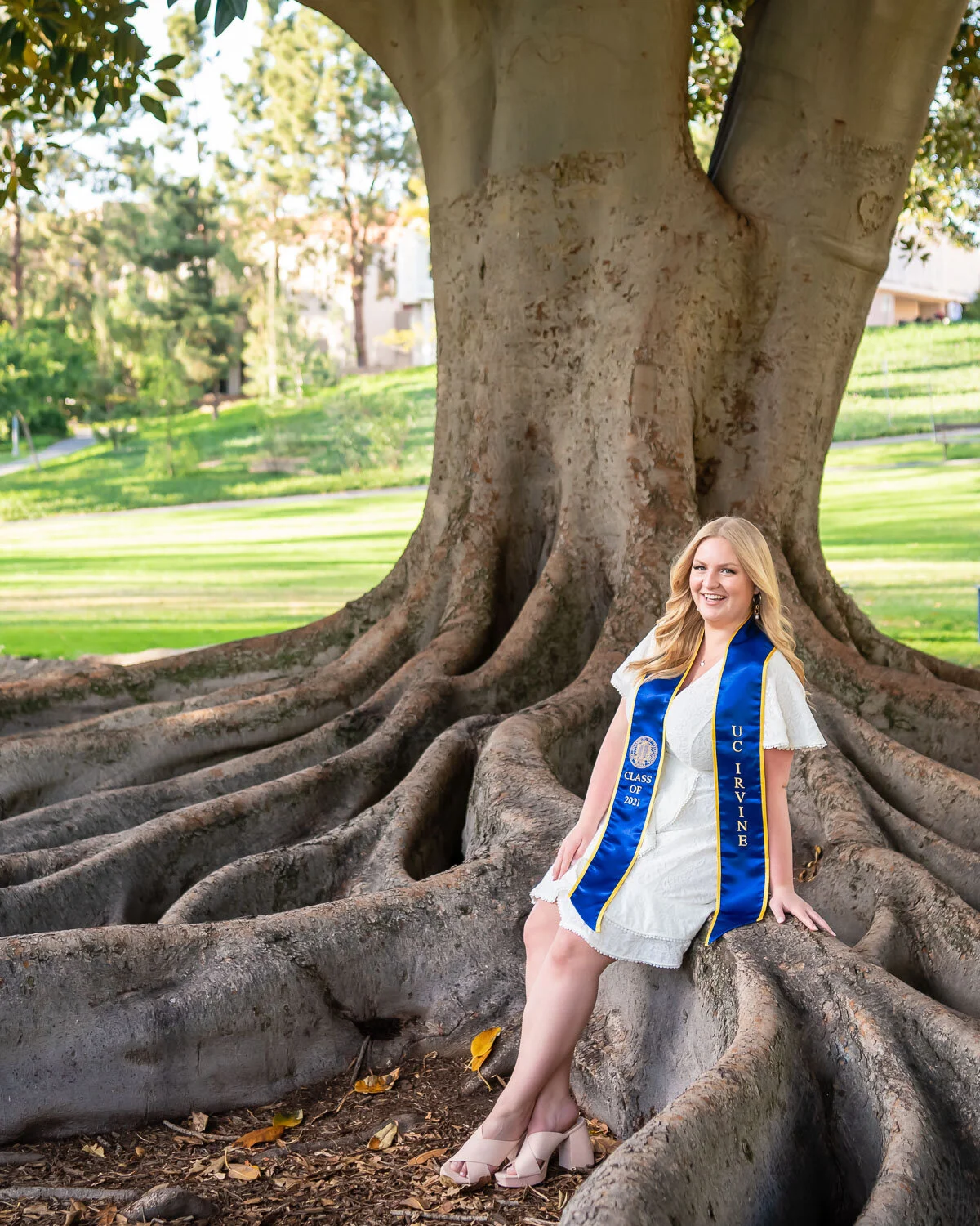 UCI Graduation Photographer — Luzye Photography