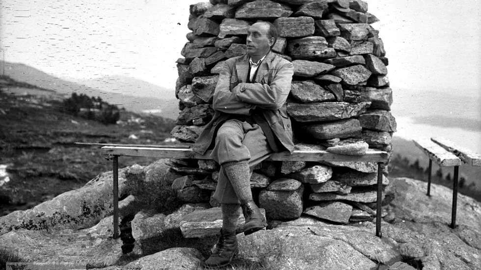 Bernhard Helseth: Postmesteren og de lettlurte gatemusikantene — THE ...