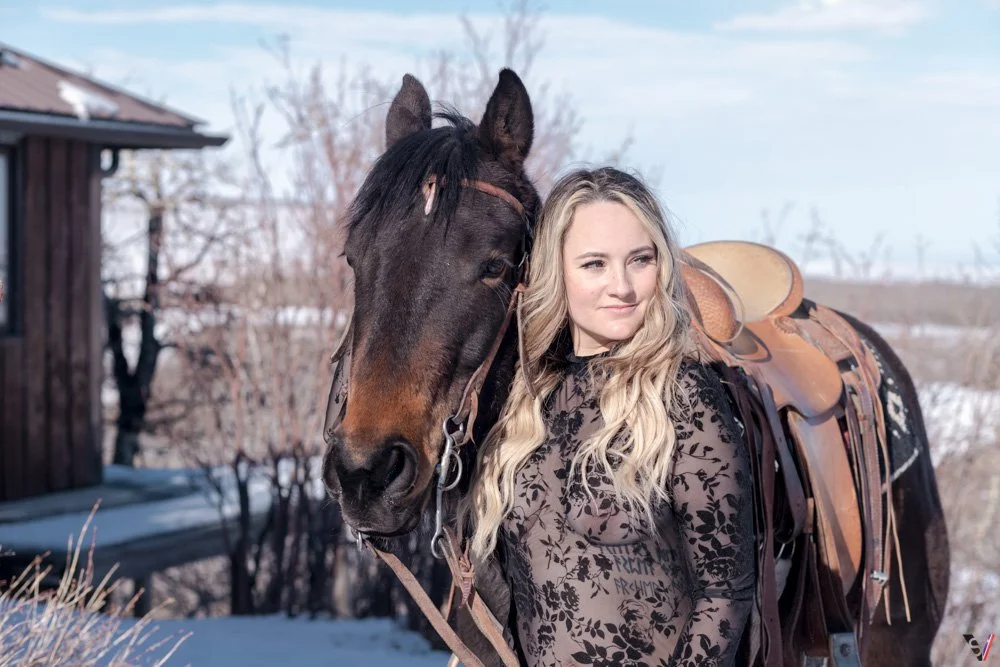 Boudoir Photography in Rockies: Elegance & Horse Harmony – SV Photograph