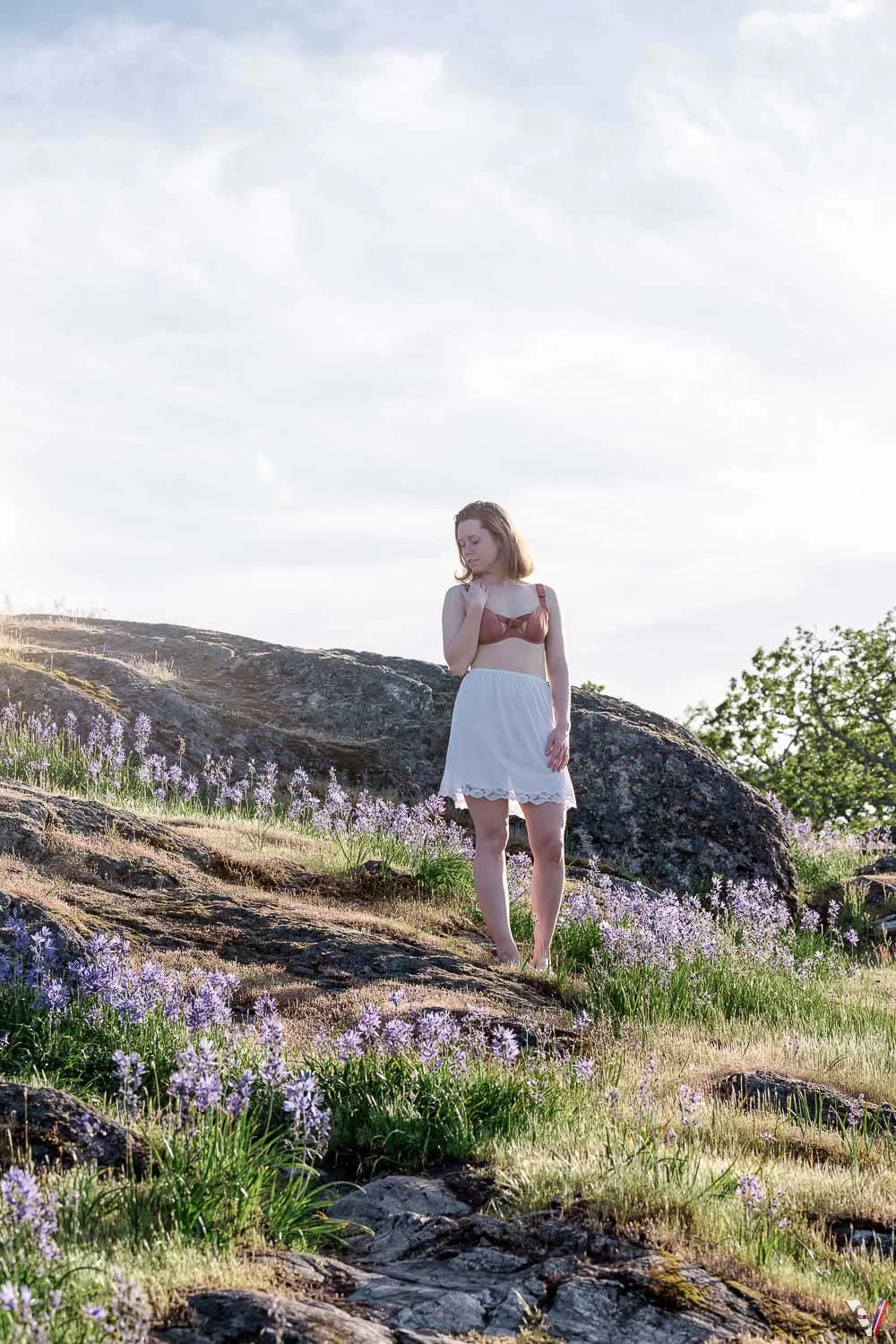 Boudoir dance outdoor photos with wild flower in Alberta. – SV Photograph