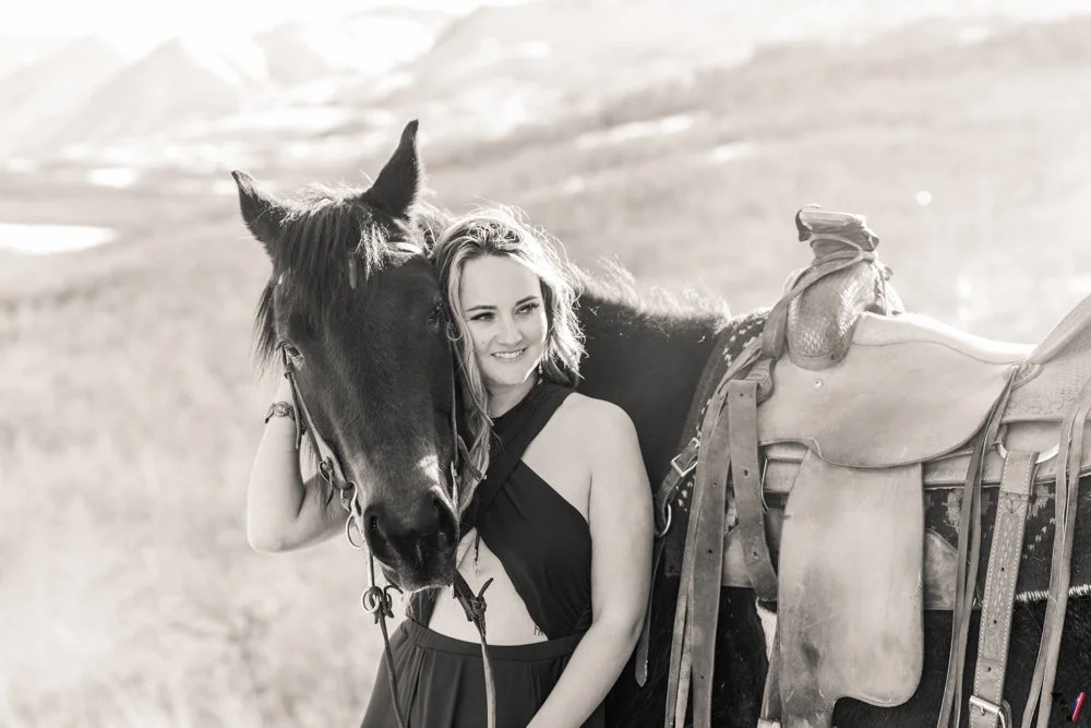 Boudoir Photography in Rockies: Elegance & Horse Harmony – SV Photograph