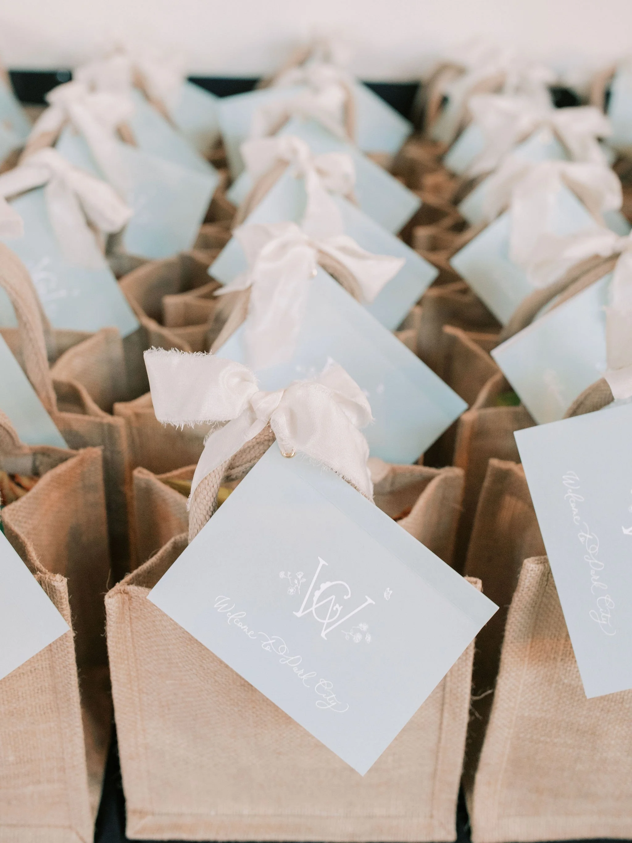 Wedding Welcome Bags: Thoughtful Ideas to Impress Your Guests ...