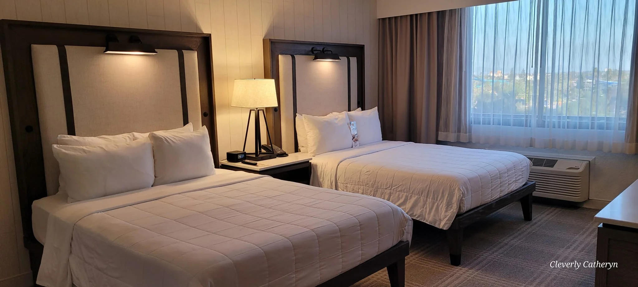 Book Your Cozy Farmhouse Inspired Knott's Hotel Room — Cleverly Catheryn