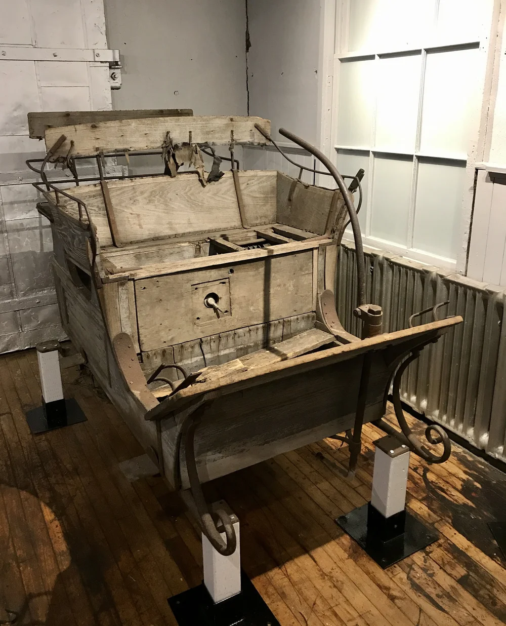 1898 Woods Electric — Canadian Automotive Museum