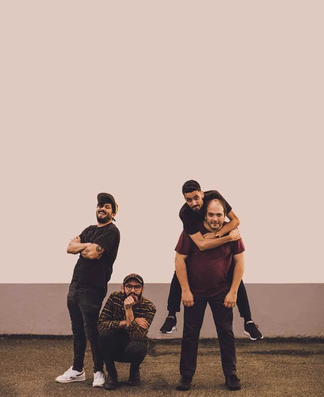 DOGOS estrena 'Algo x Dentro' Entrevistas Rockeros VIP | Rock En ...