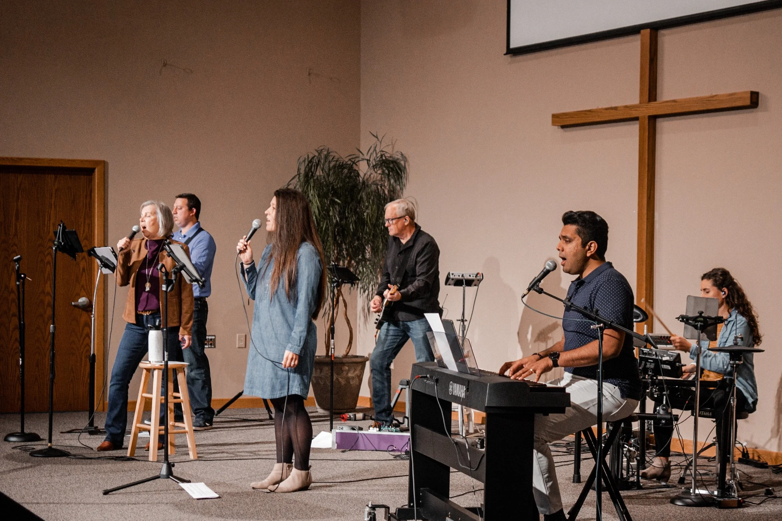 Plan a Visit | Vibrant Worship & Community | Curtiss Street Bible ...
