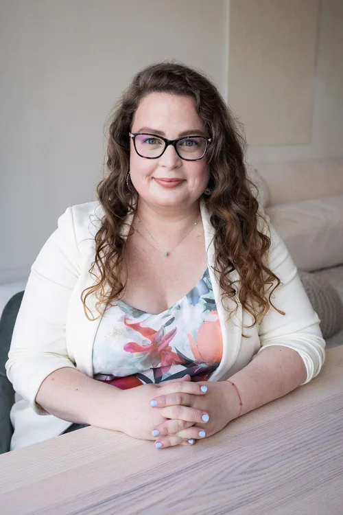 About Jess | Founder of Heartlines Copywriting Studio — Heartlines ...