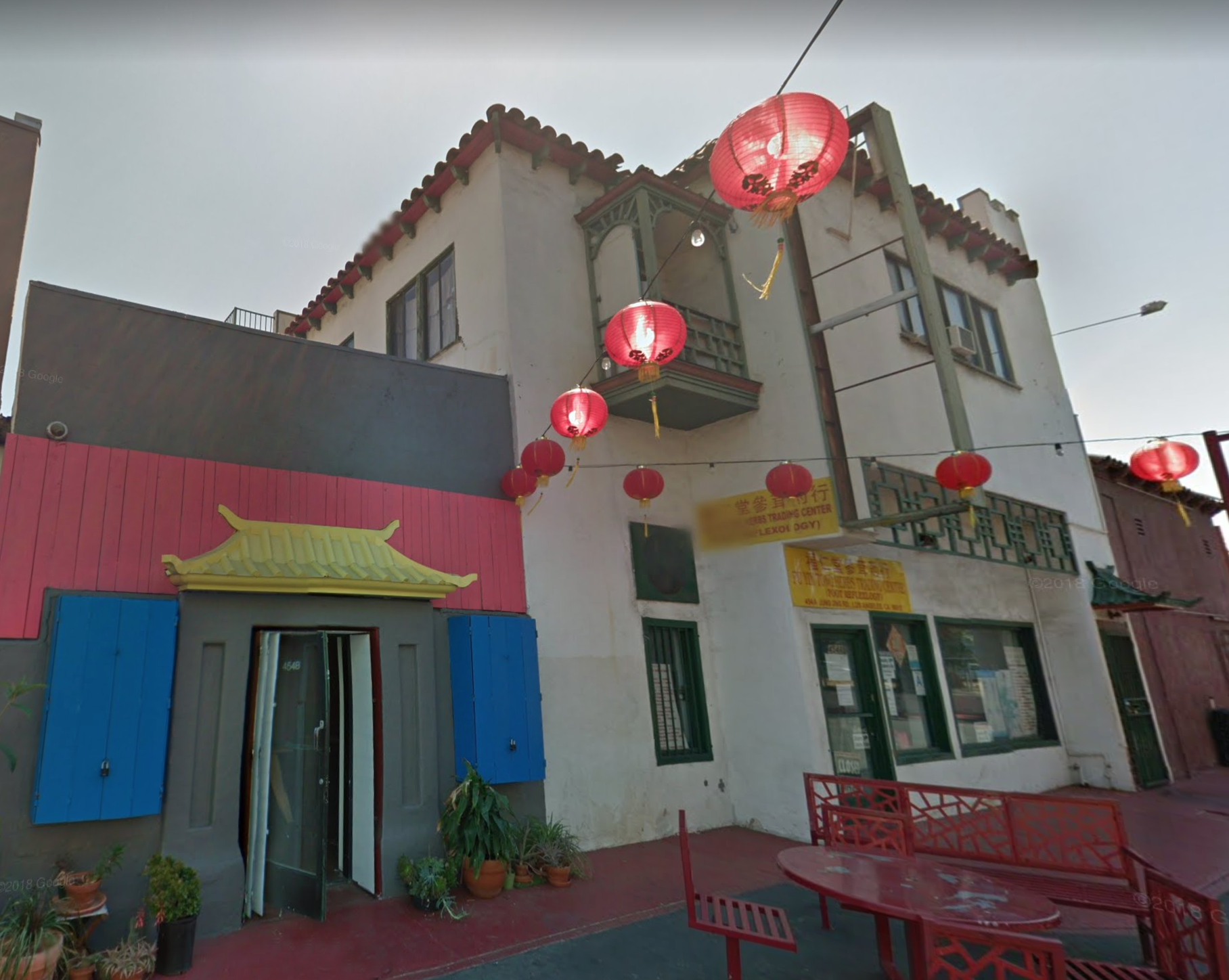 Los Angeles Mural Artist Paints Prolific Public Art Landmark Mural in ...