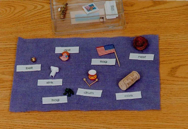 05 - Mechanical Reading with Object Boxes — Albanesi Montessori Files