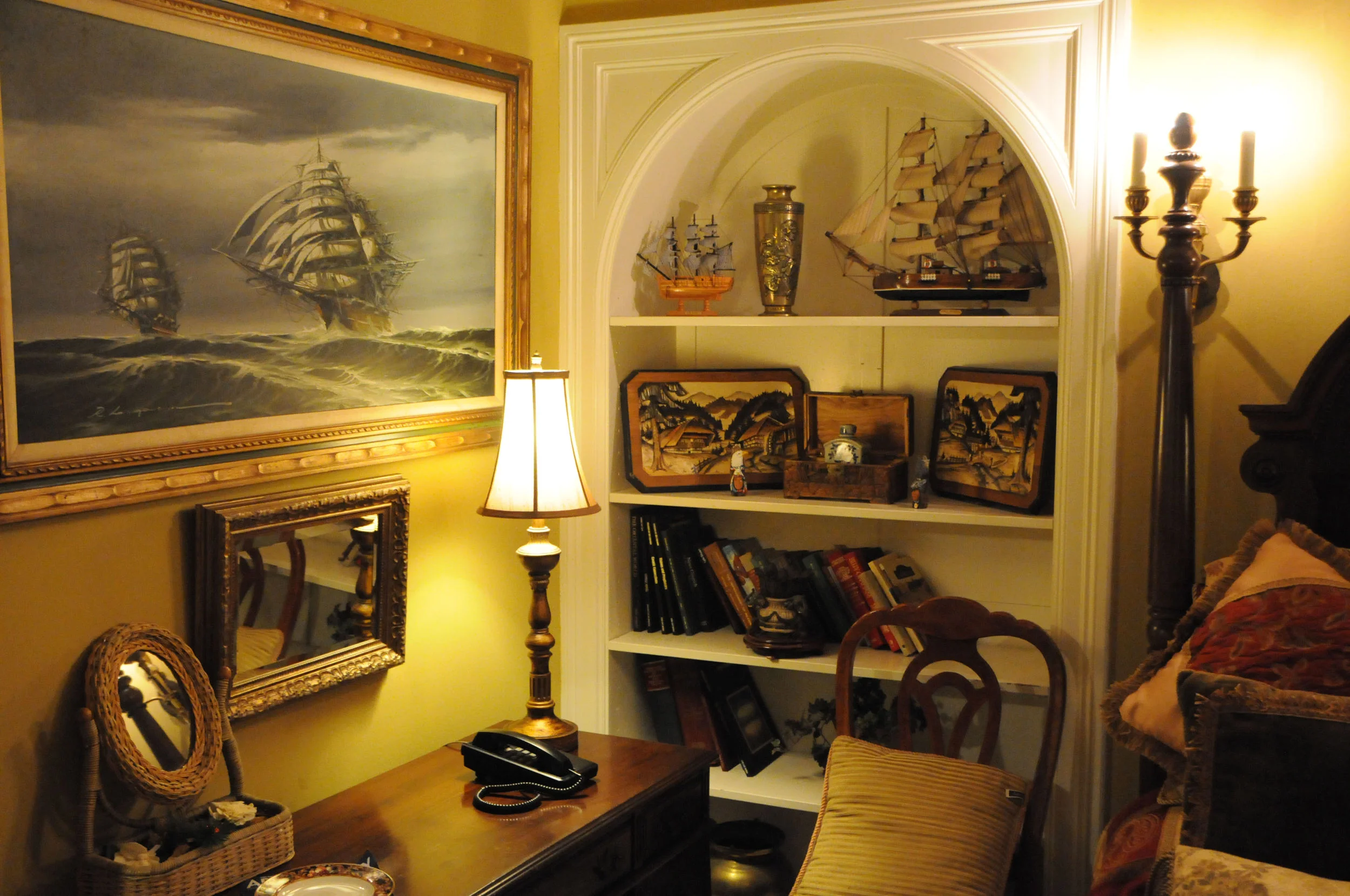 Chester's Suite – Thornewood Castle