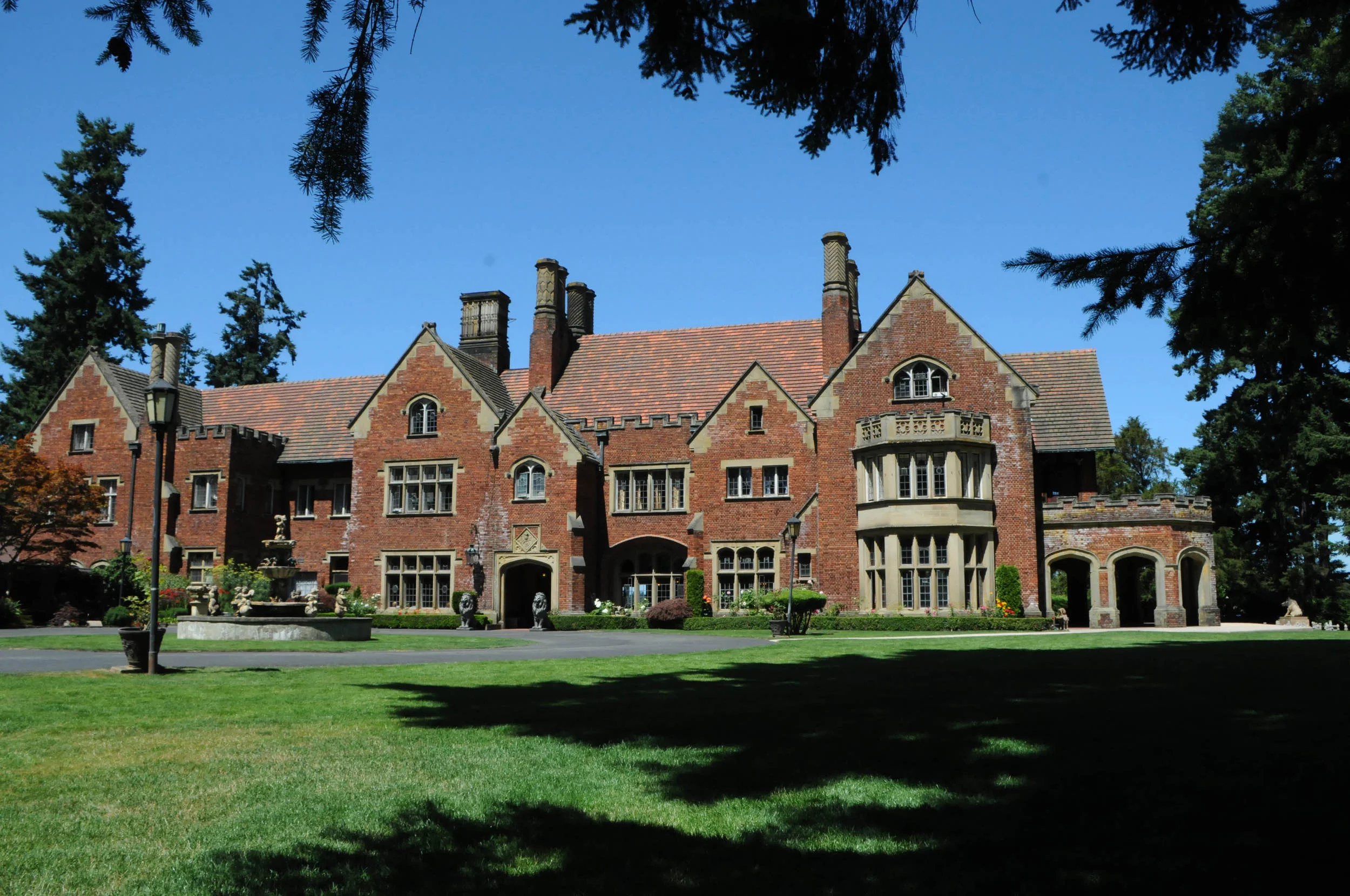 Castle Exterior Photo Gallery – Thornewood Castle