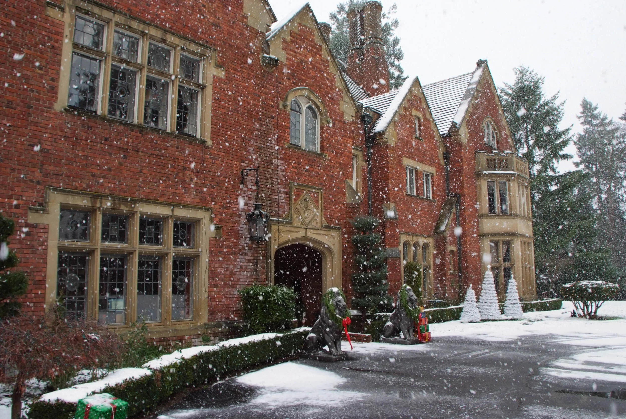 Christmas Photo Gallery – Thornewood Castle