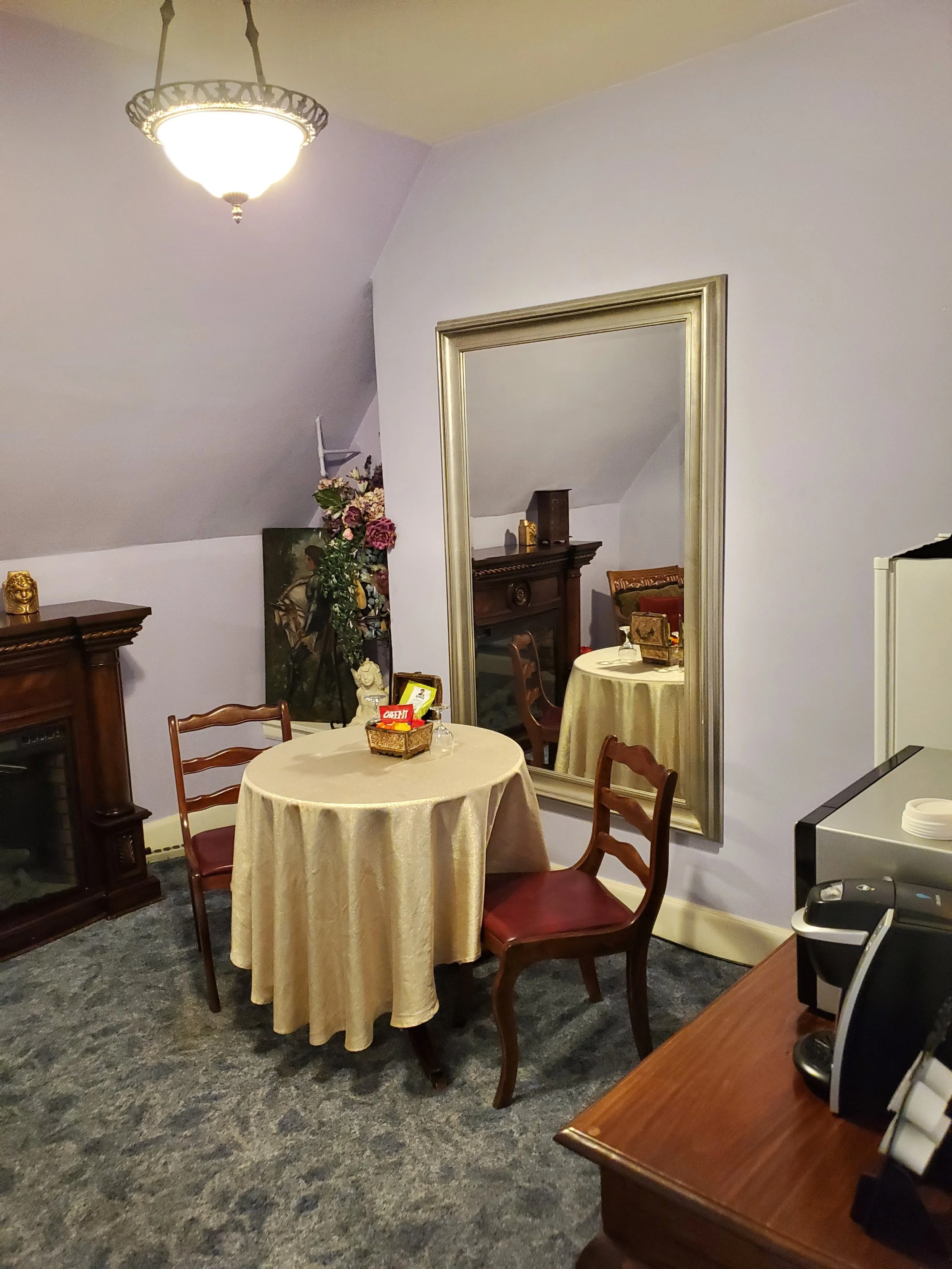 Lord Byron's Suite – Thornewood Castle