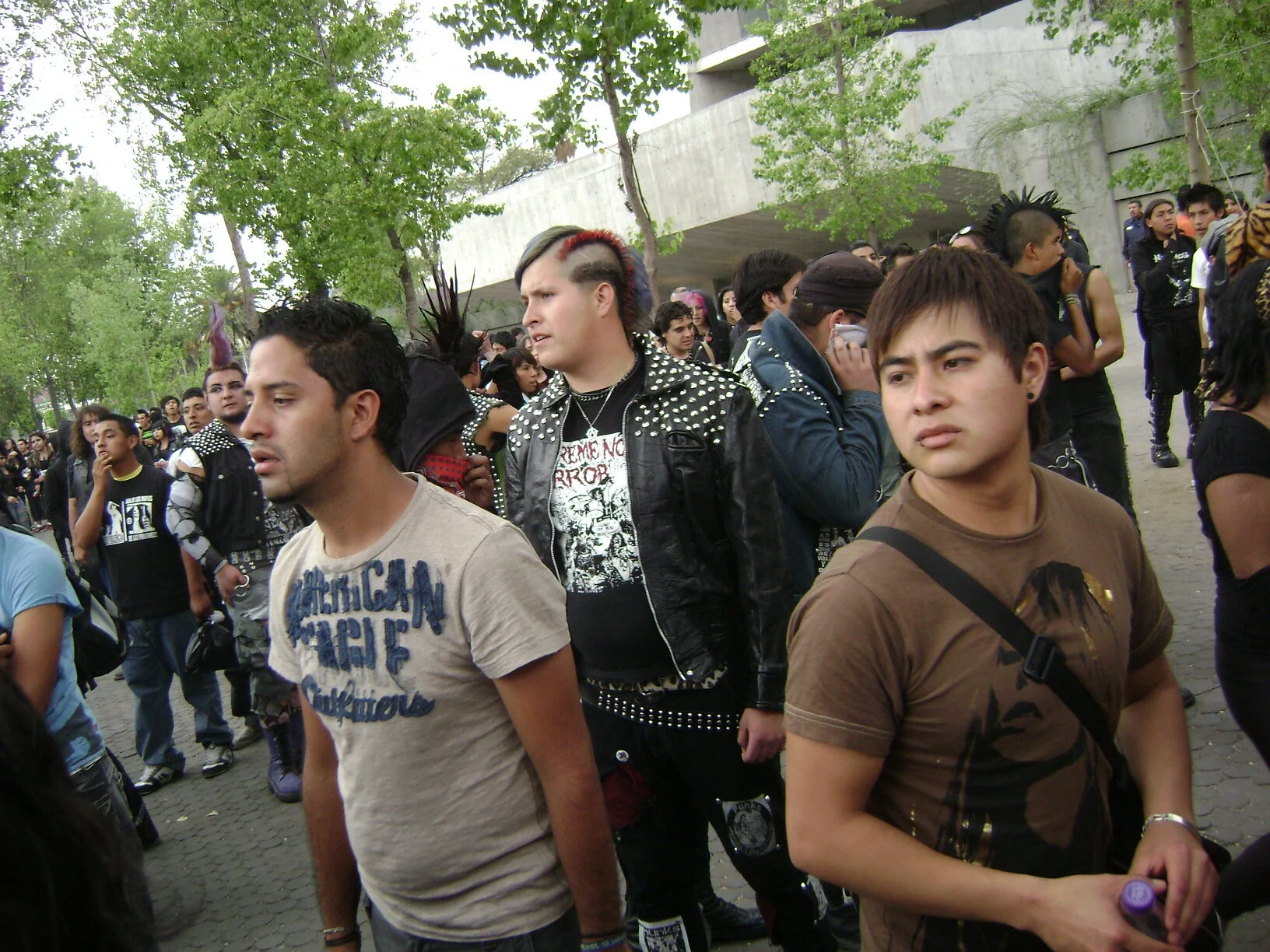 Est n Pendejos Punks Contra Emos Agente Provocador Est n Pendejos Punks Contra Emos Agente Provocador