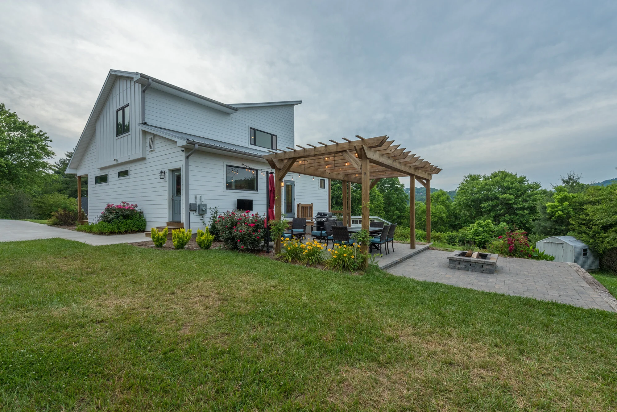 Custom Home Builder in Asheville: Solid Rock Builders