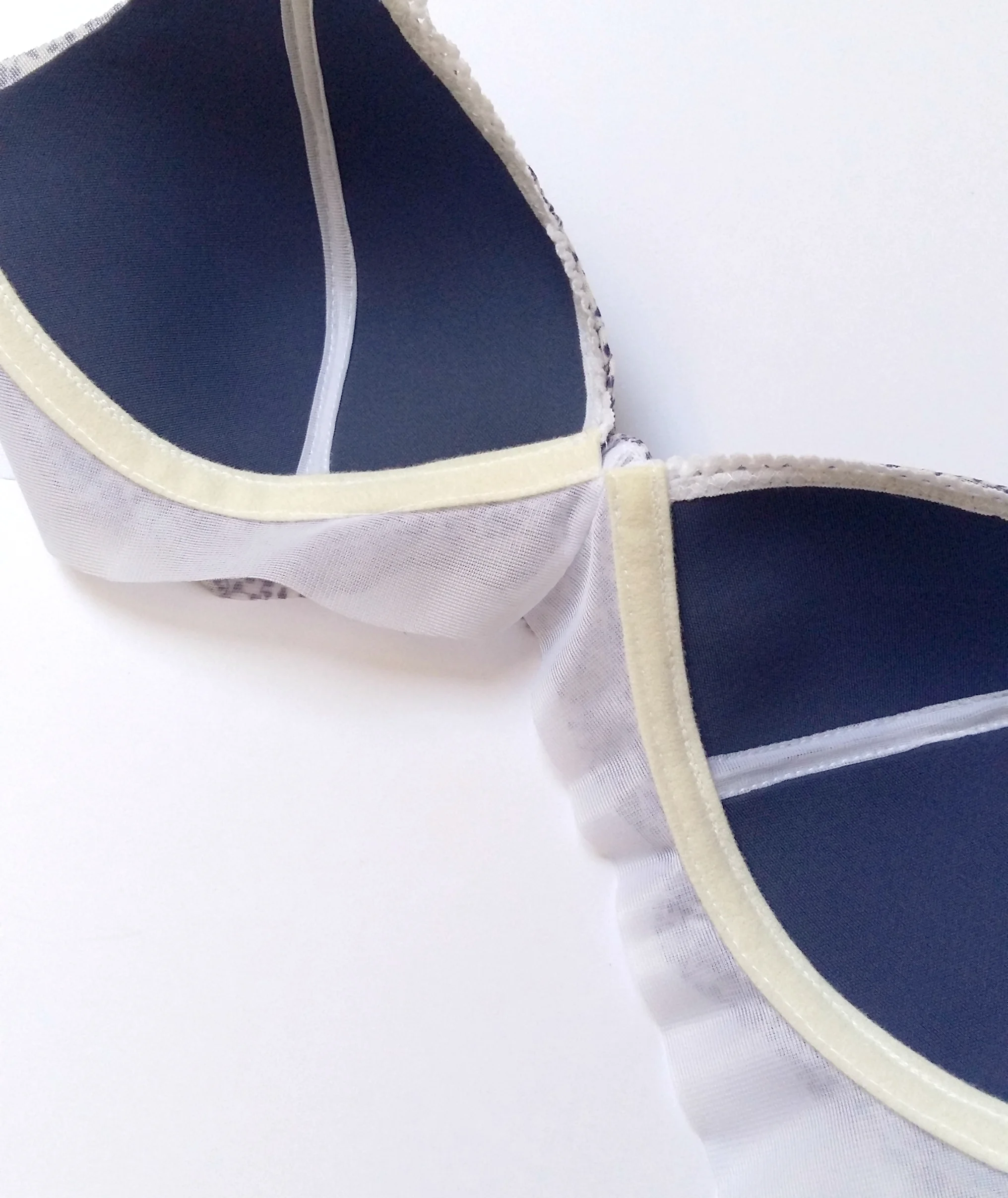 Cómo coser copas de foam para el sujetador Watson // How to sew foam ...