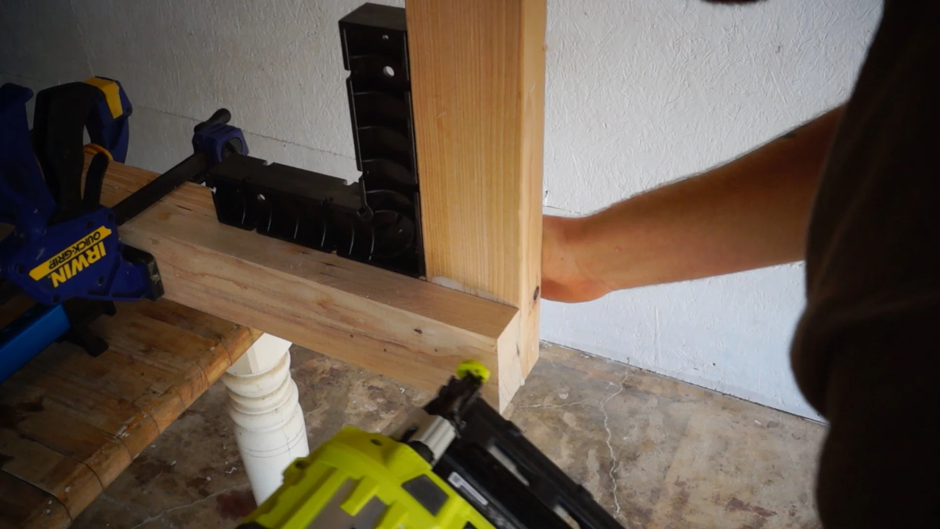 DIY MODERN OUTDOOR BENCH — Modern Builds