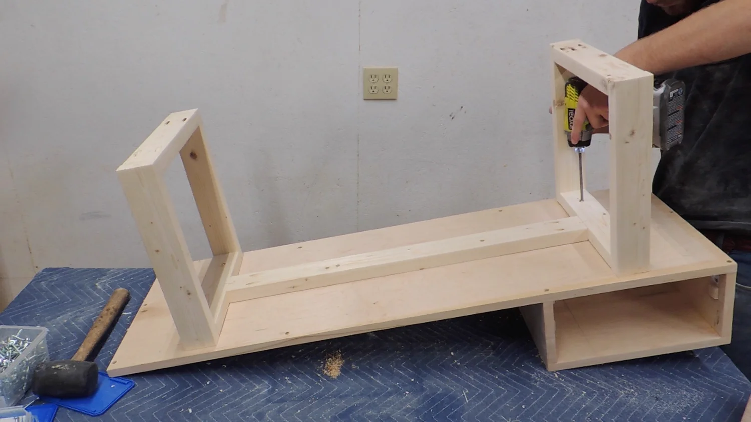 DIY PLATFORM BENCH WITH BUILT IN SIDE TABLE — Modern Builds