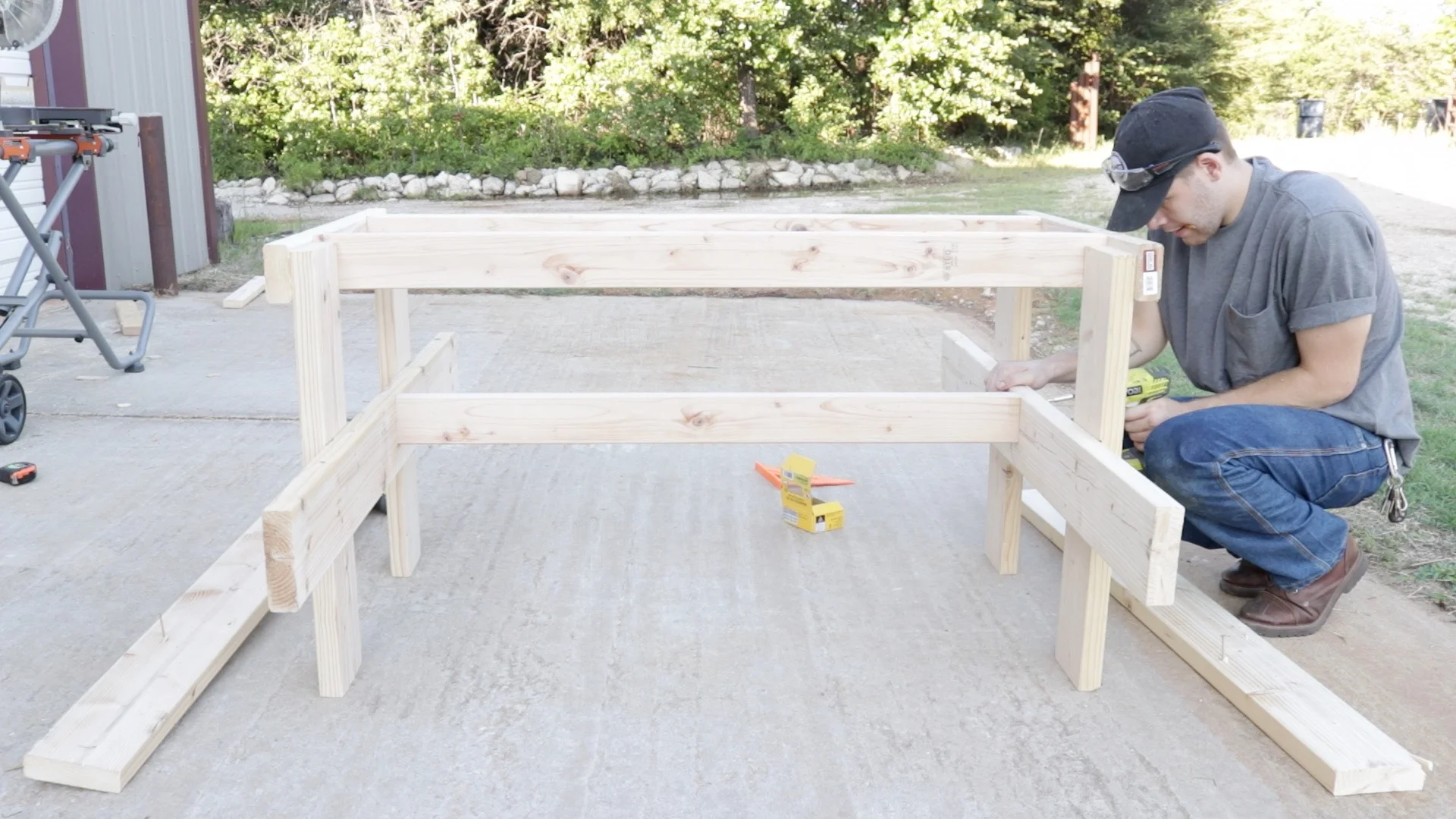 DIY MODERN PICNIC TABLE — Modern Builds