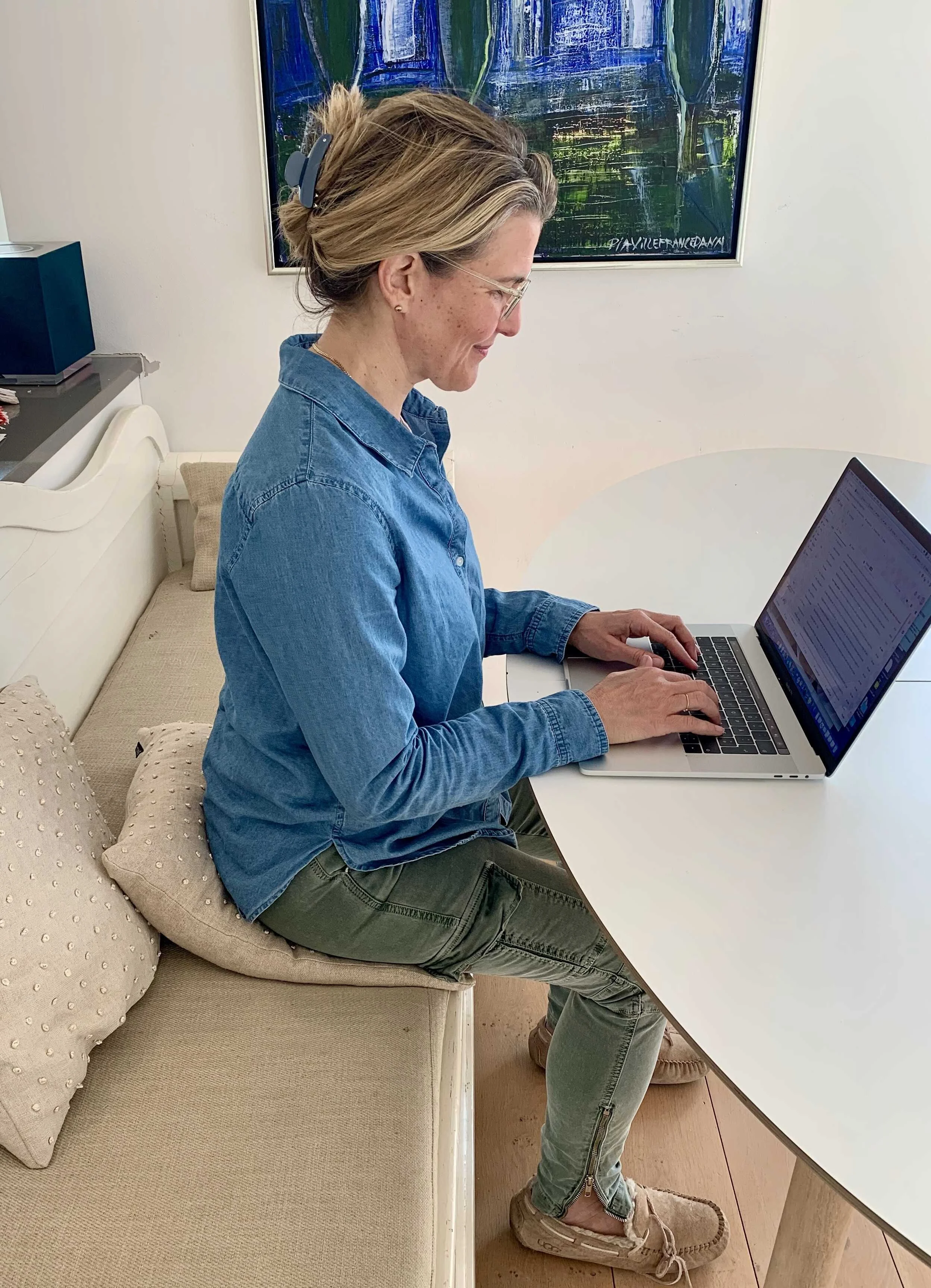 Dobbelthaken forsvinner når du sitter riktig! | Bekken og Barn Klinikker