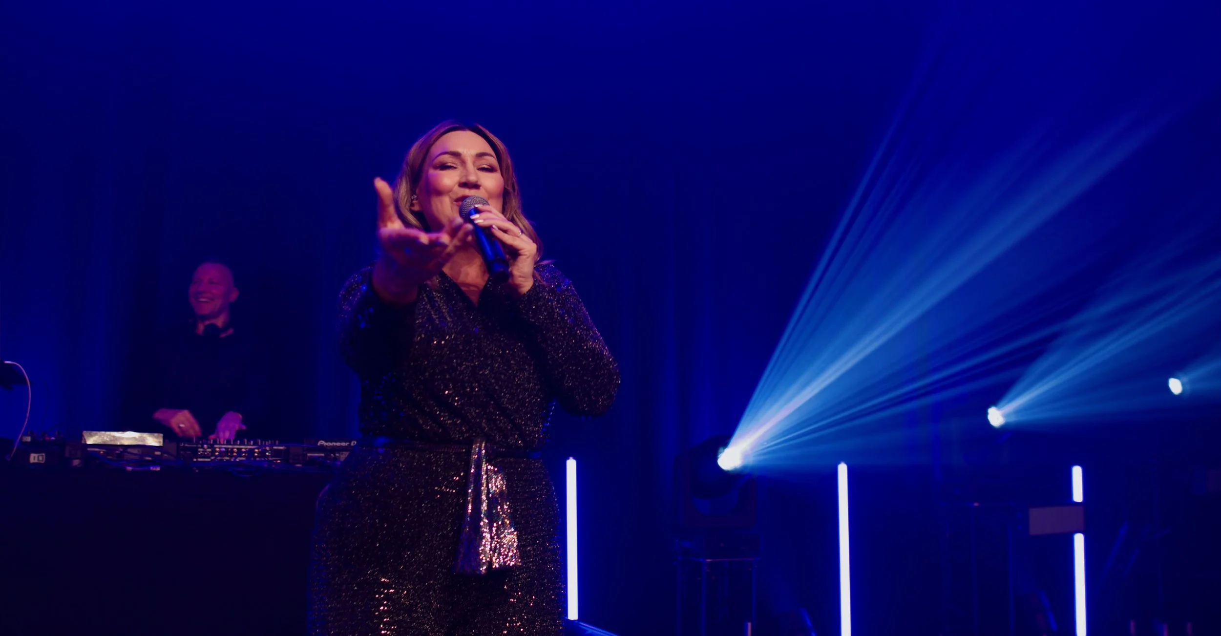 Real Entertainment - DJ, Artister, Musikere, Band, Konsepter