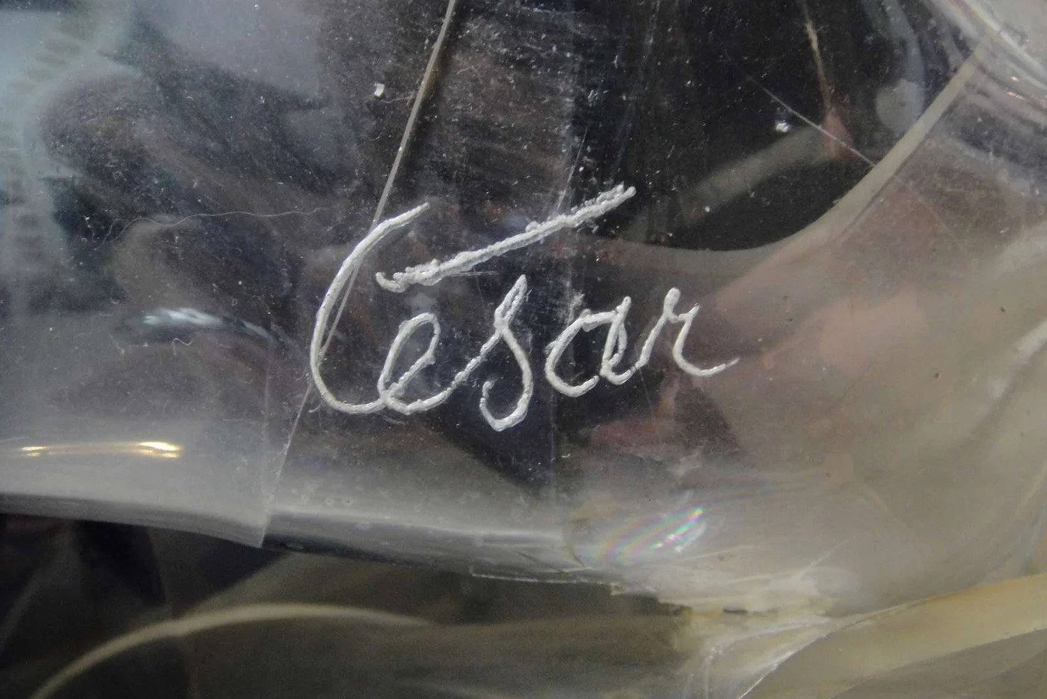 Compression de César en plexiglas