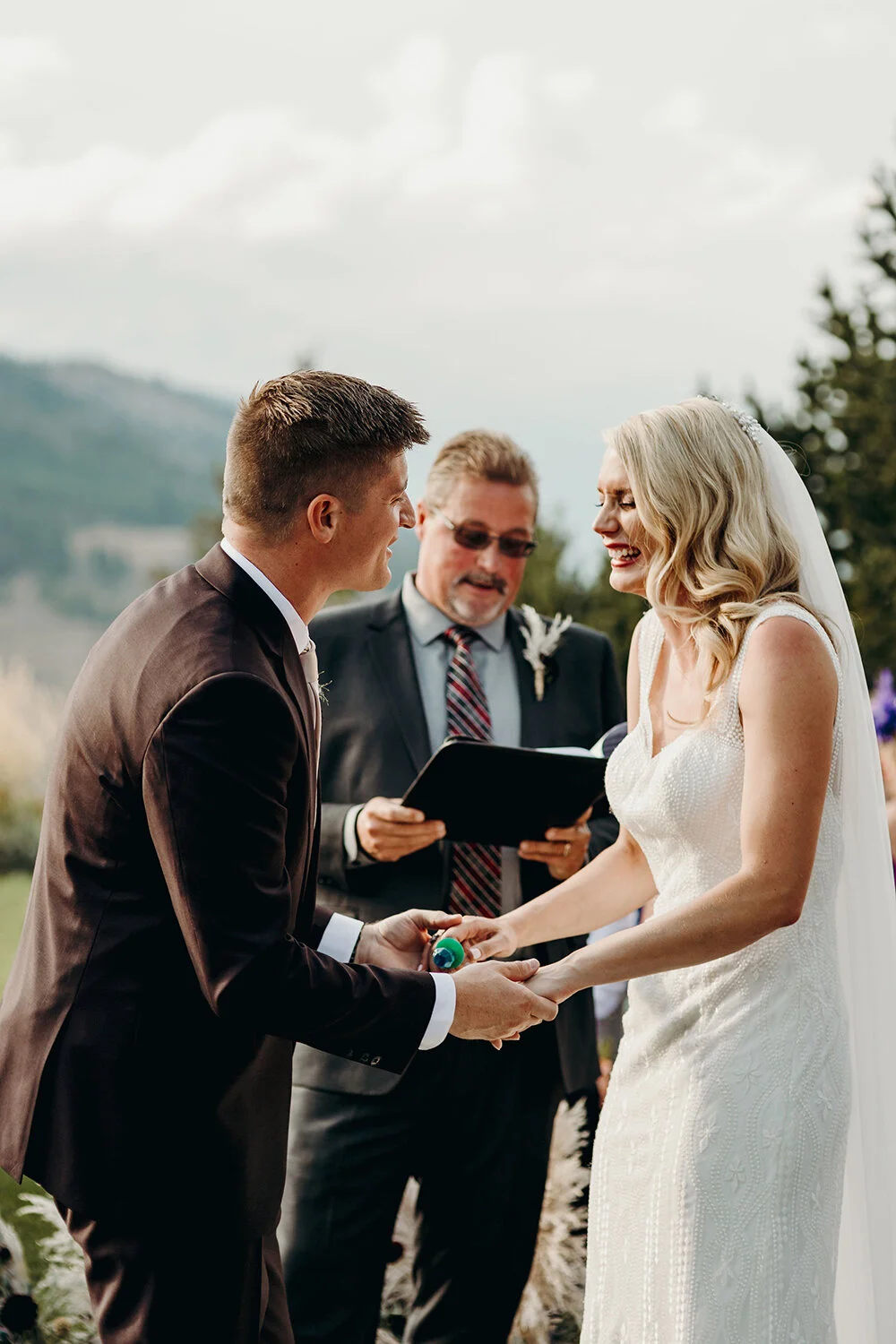 Boho Chic Fall Wedding | Sun Mountain Lodge | Wintrop, WA. — Elegant ...