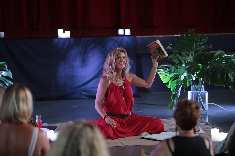 Rachel Hunter's new career - BeautyEQ