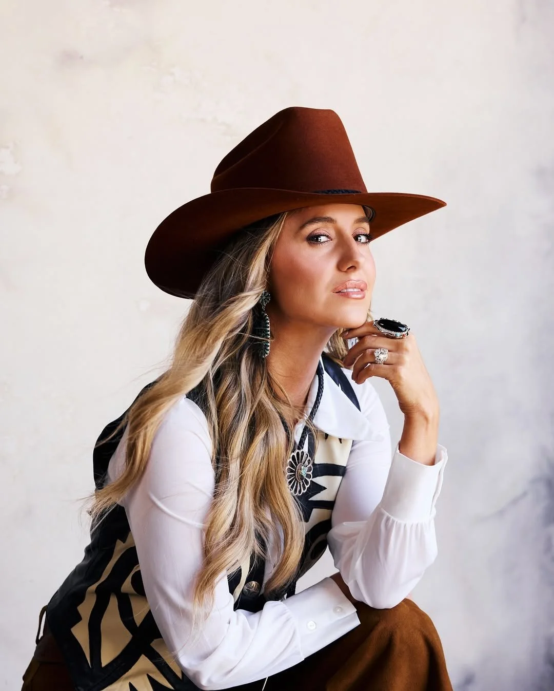 Lainey Wilson - BeautyEQ