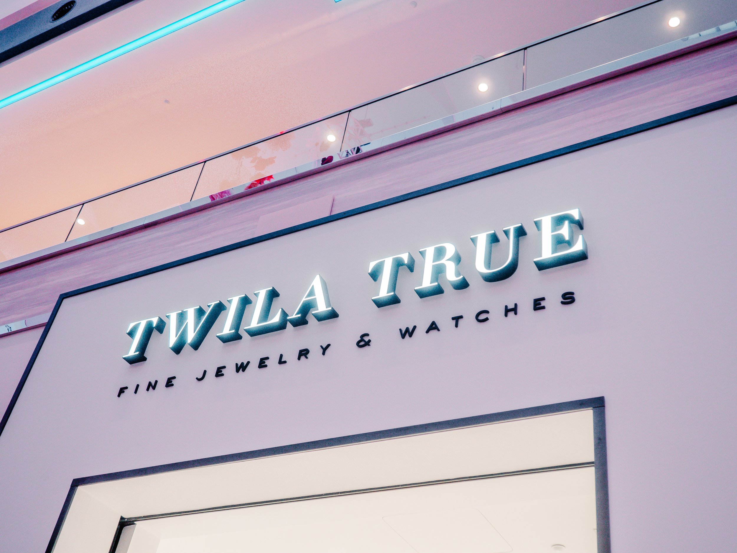 Why I Love Twila True in Las Vegas — When She Roams