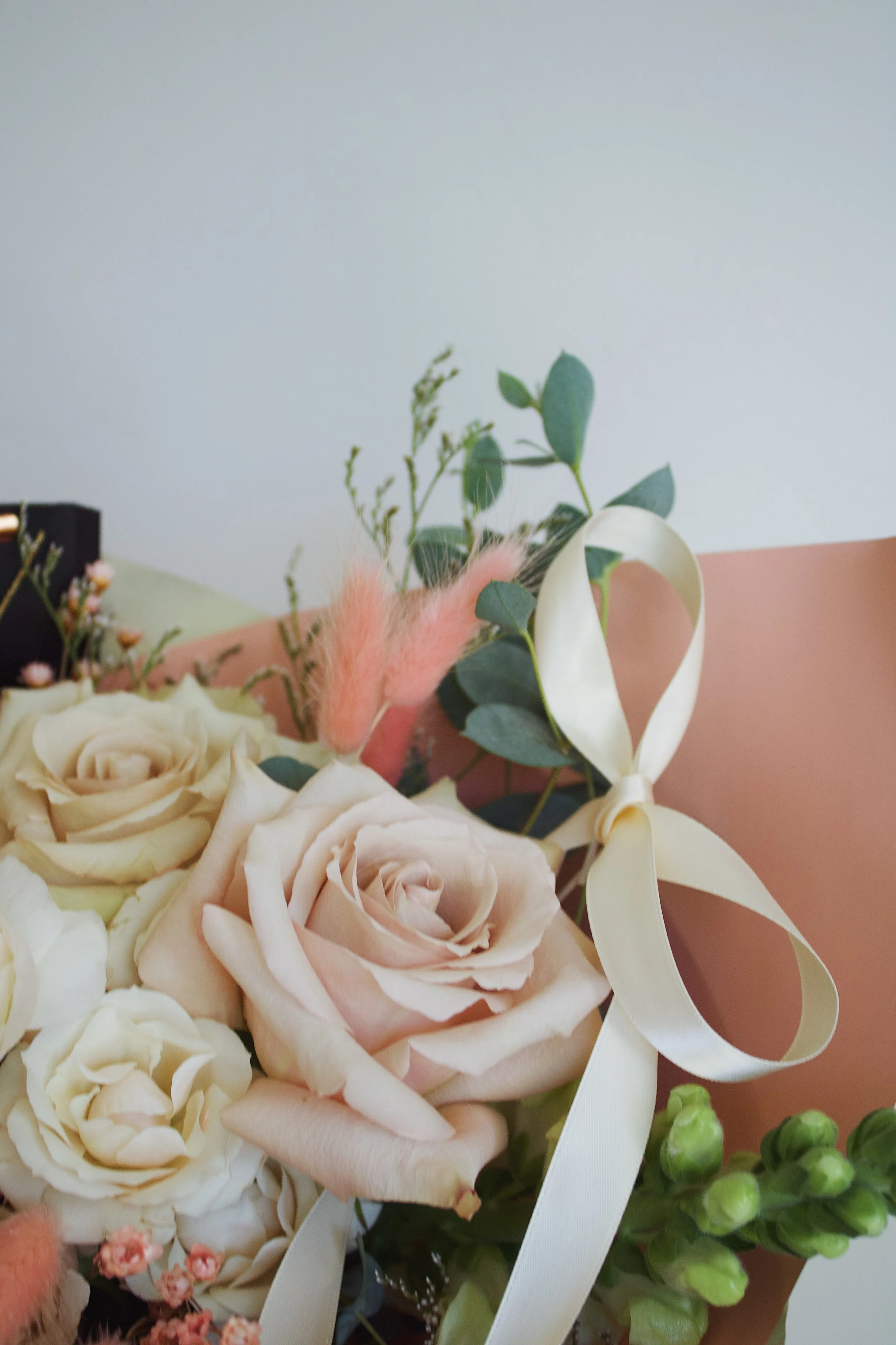 Peach Garden Rose Premium Arrangement — Bloom Maven